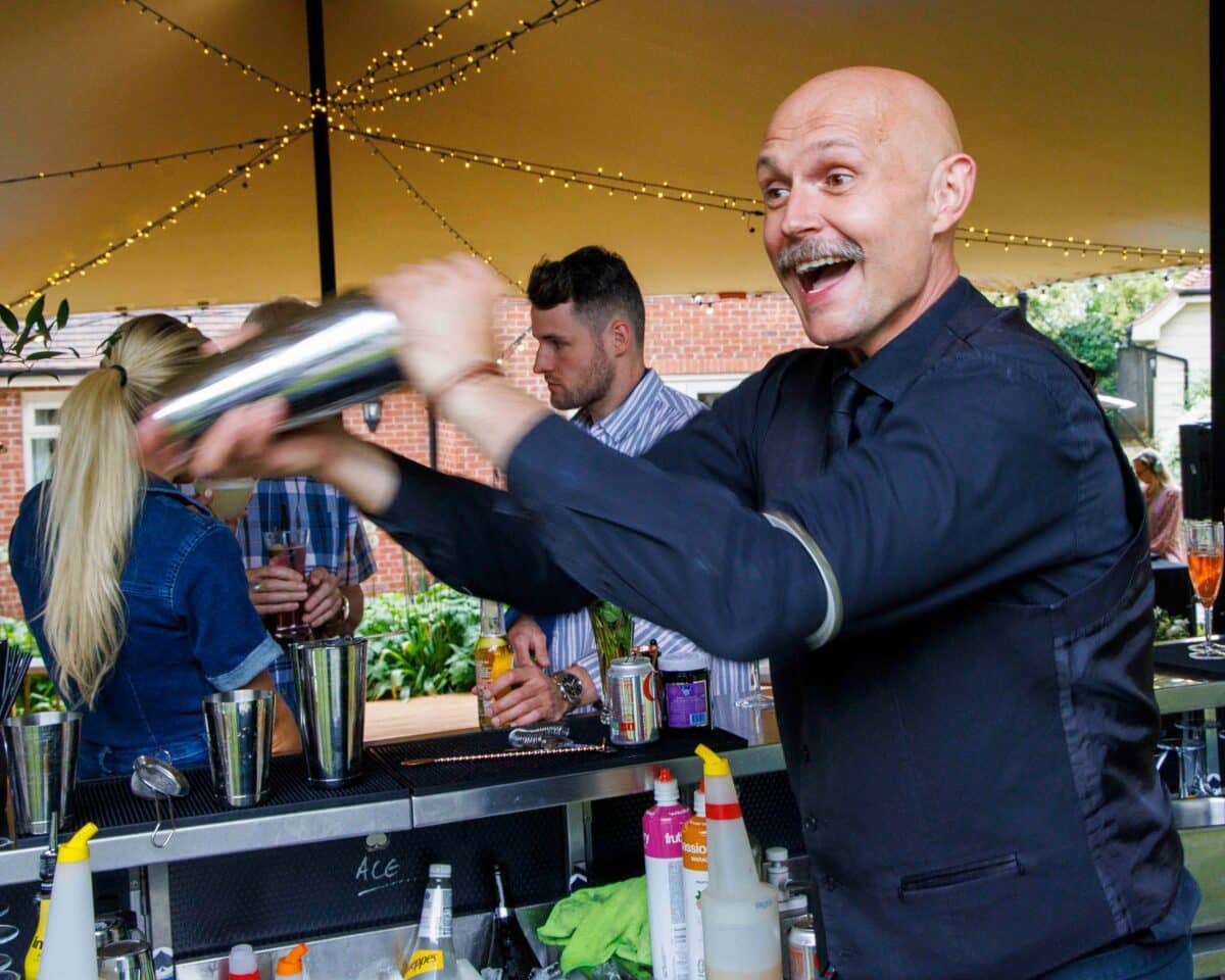 5 reasons to hire and expert when booking mobile cocktail bars